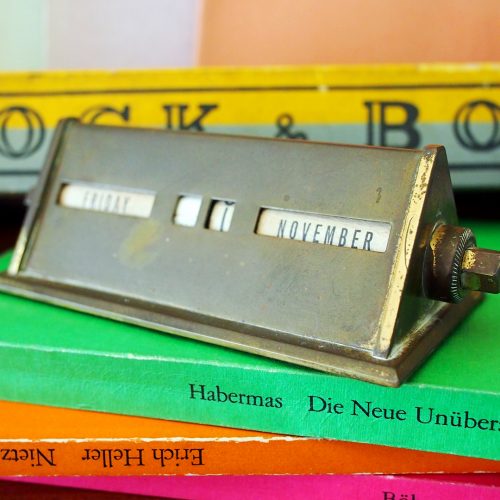 【SOLD OUT】TRIANGLE DESK CALENDAR - THINGS 'N' THANKS