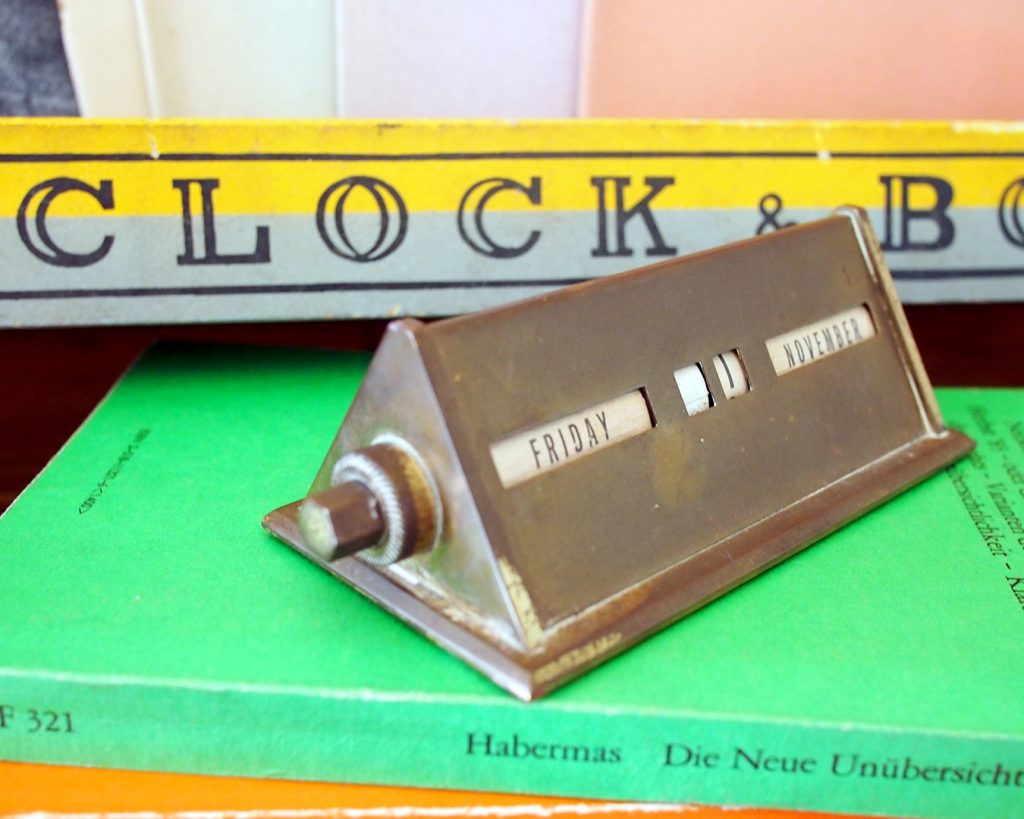 【SOLD OUT】TRIANGLE DESK CALENDAR - THINGS 'N' THANKS